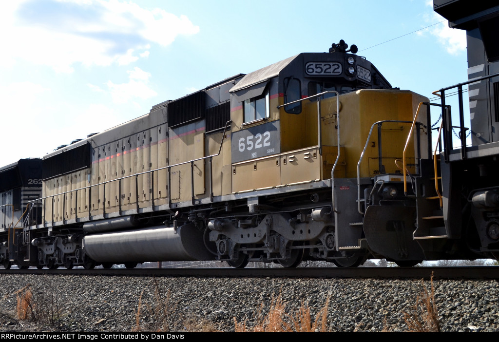NS SD60 6522 trails on 17G